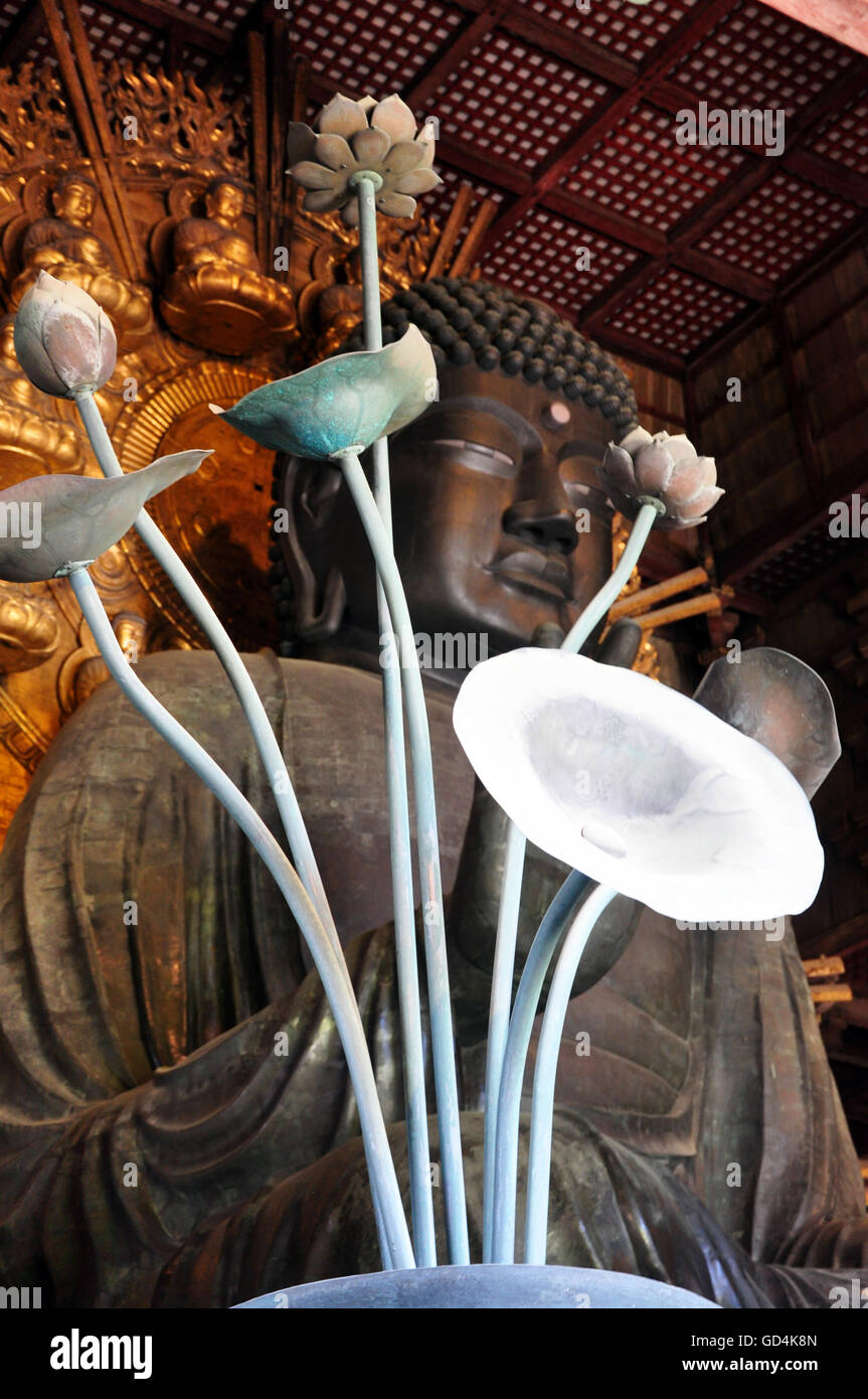 Bronze Buddha inside Todai-ji temple, Nara, Japan Stock Photo - Alamy