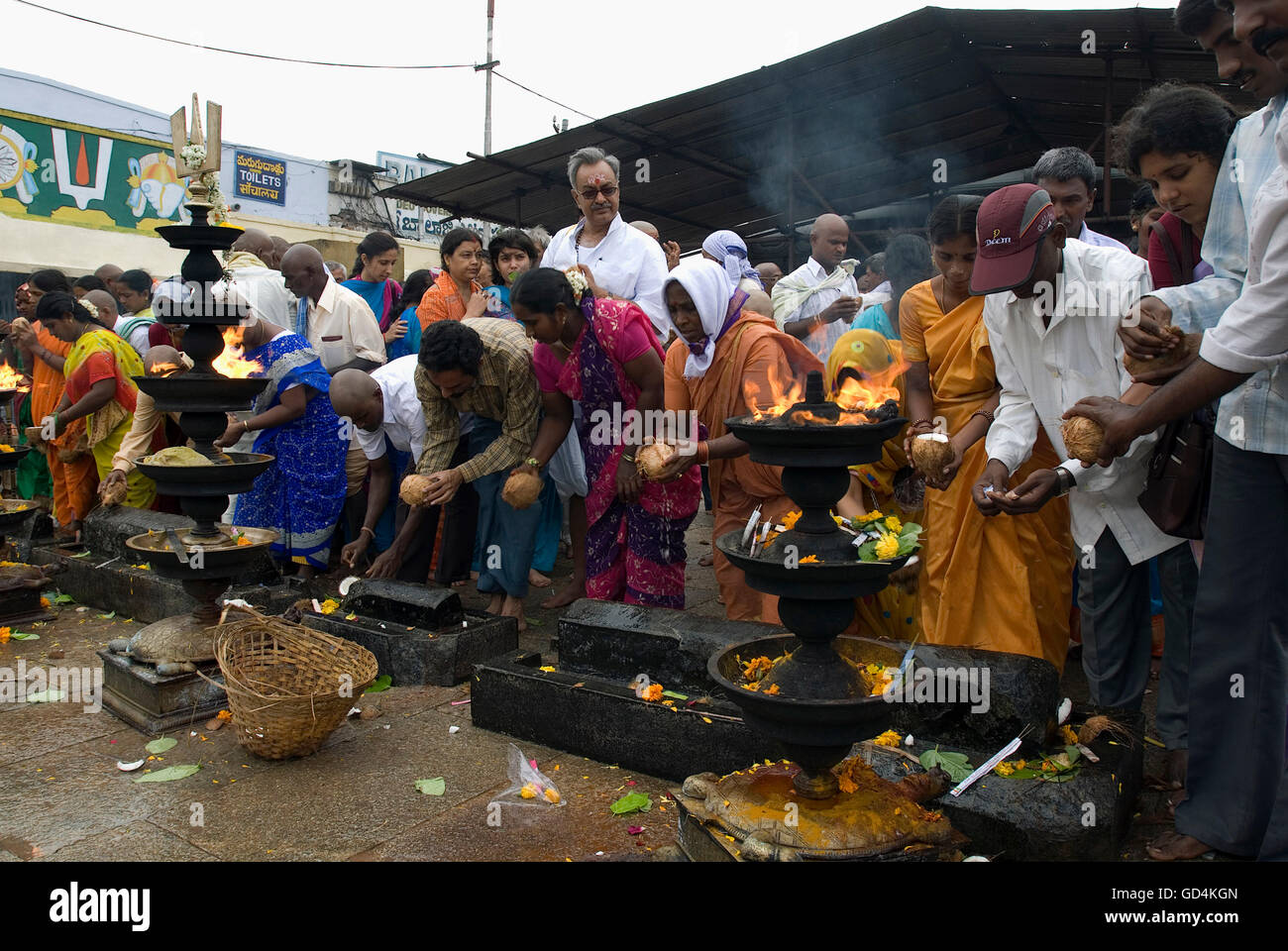 Devotees hi-res stock photography and images - Alamy