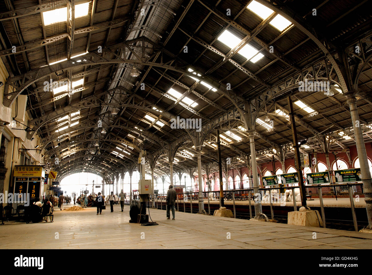 Egmore station hi-res stock photography and images - Alamy