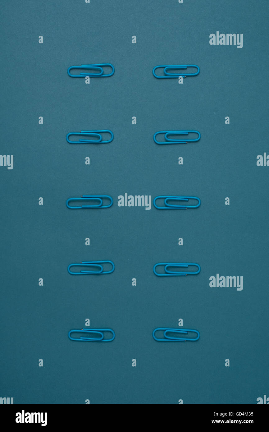 Close-up of blue paper clips Stock Photo - Alamy