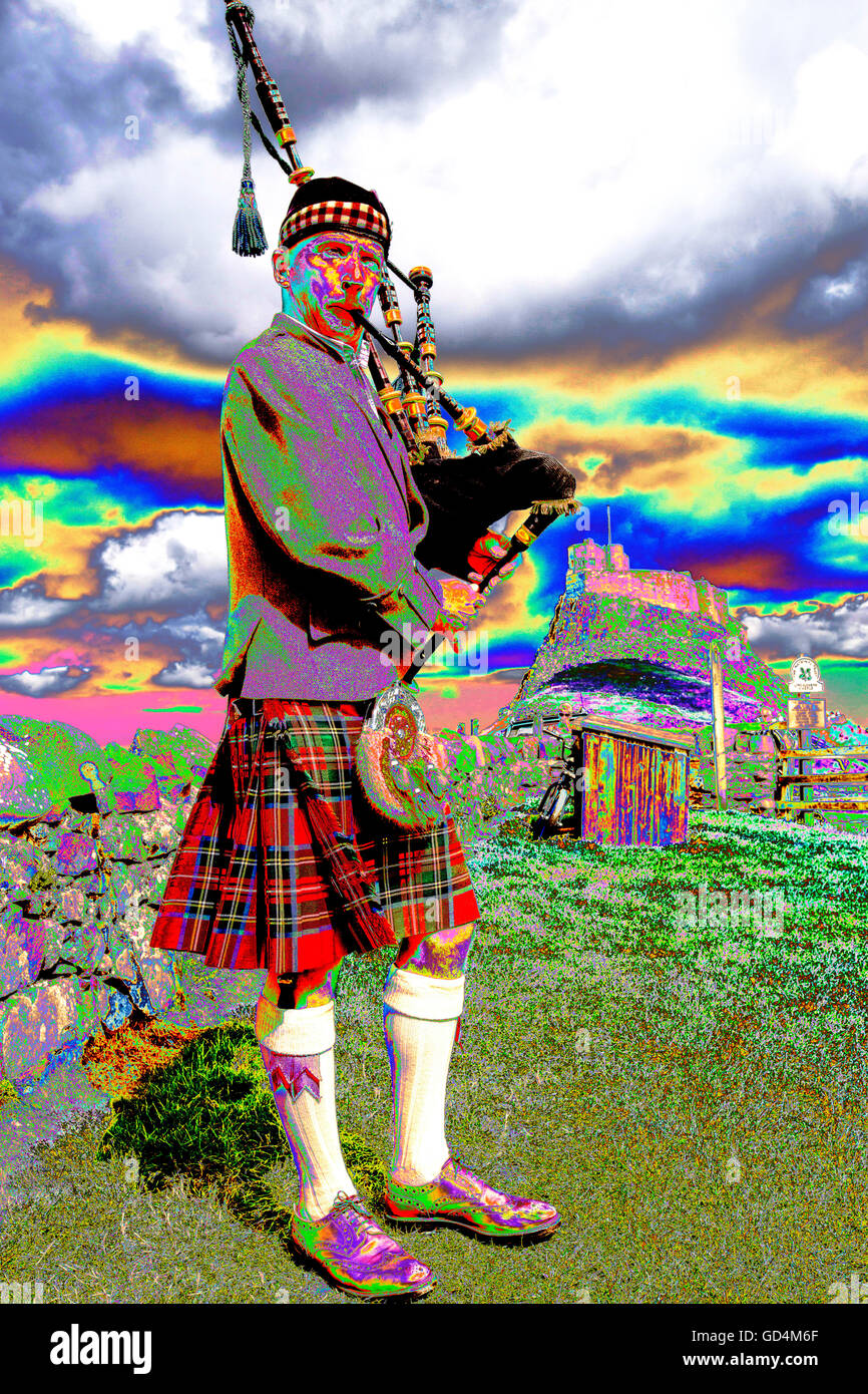 Scottish piper outside hi-res stock photography and images - Alamy