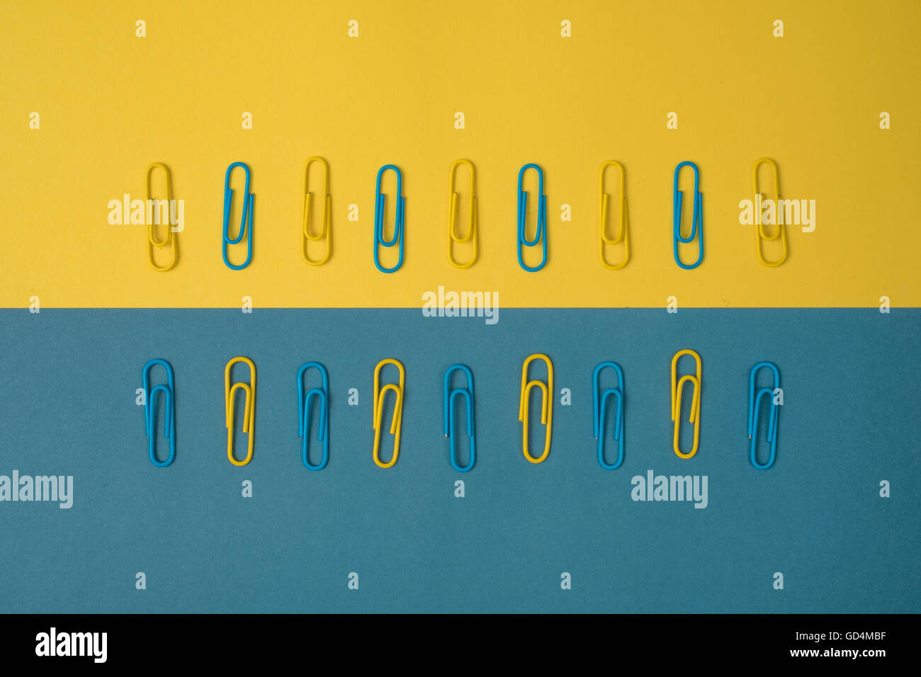 Blue and yellow paper clips Stock Photo - Alamy