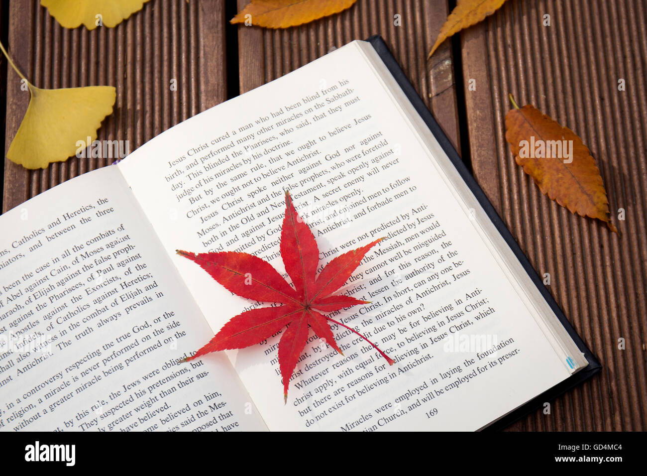 Fall an object Stock Photo - Alamy