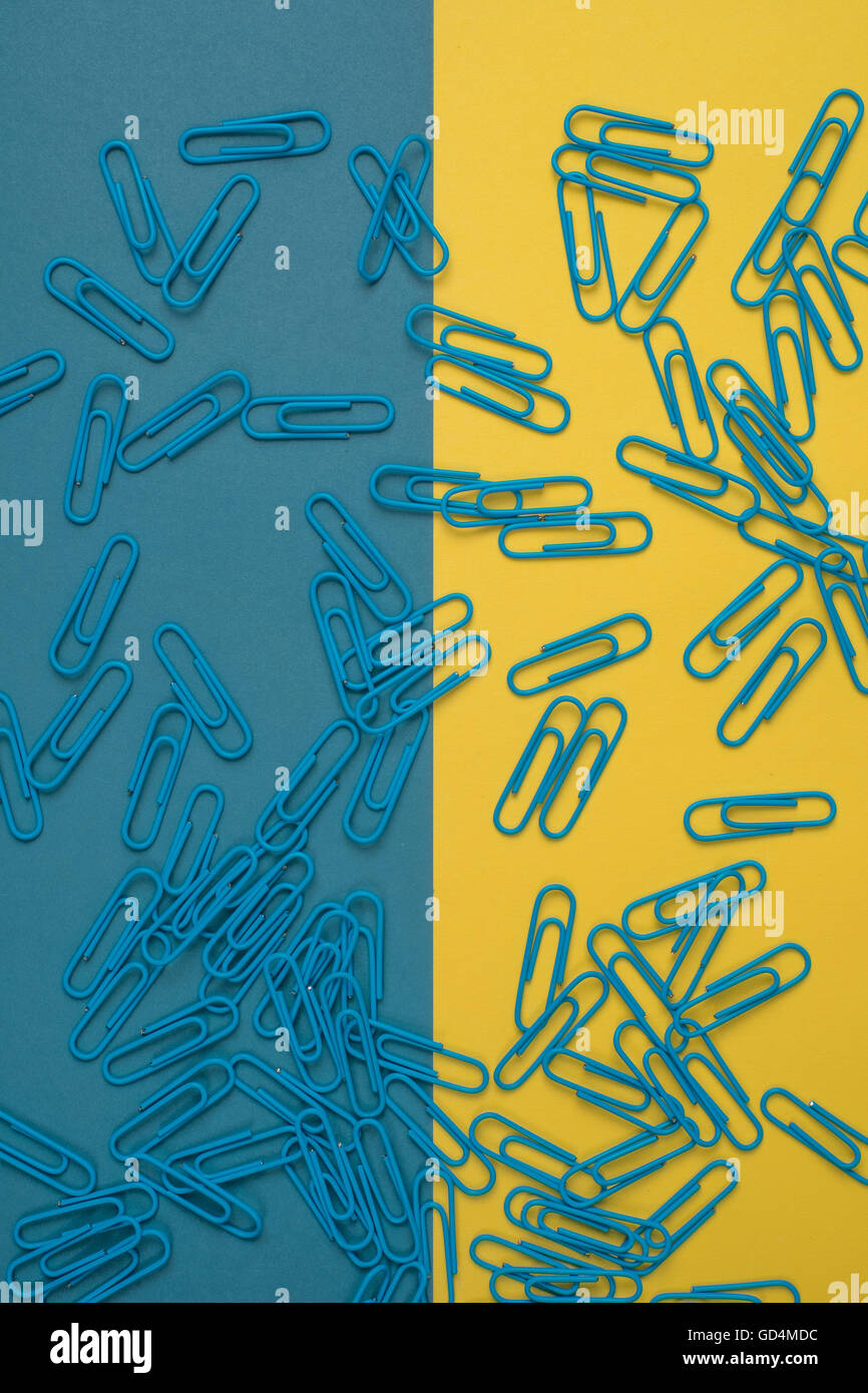 Blue and yellow paper clips Stock Photo - Alamy
