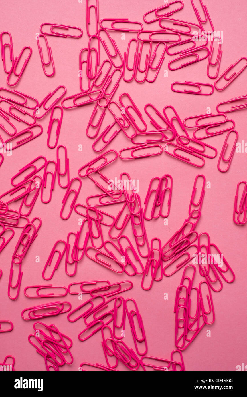 Close-up of pink paper clips Stock Photo - Alamy