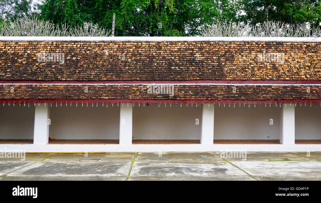 Layering of Temple corridor roof, Wat Chae Haeng, nan, Thailand Stock ...