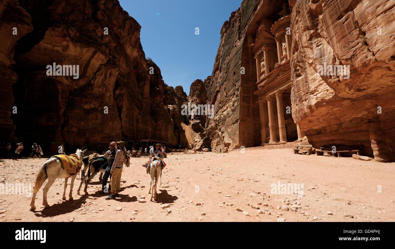 Indiana jones petra jordan hi-res stock photography and images - Alamy