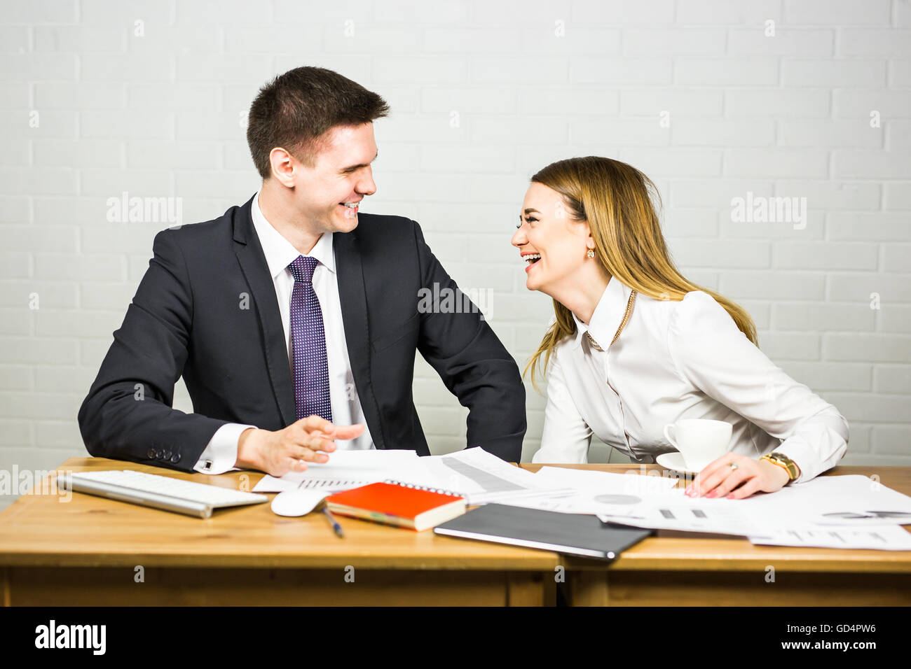Business people laughing Stock Photo - Alamy