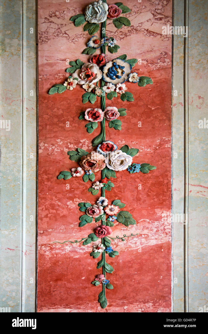 Rococo ornaments hi-res stock photography and images - Alamy