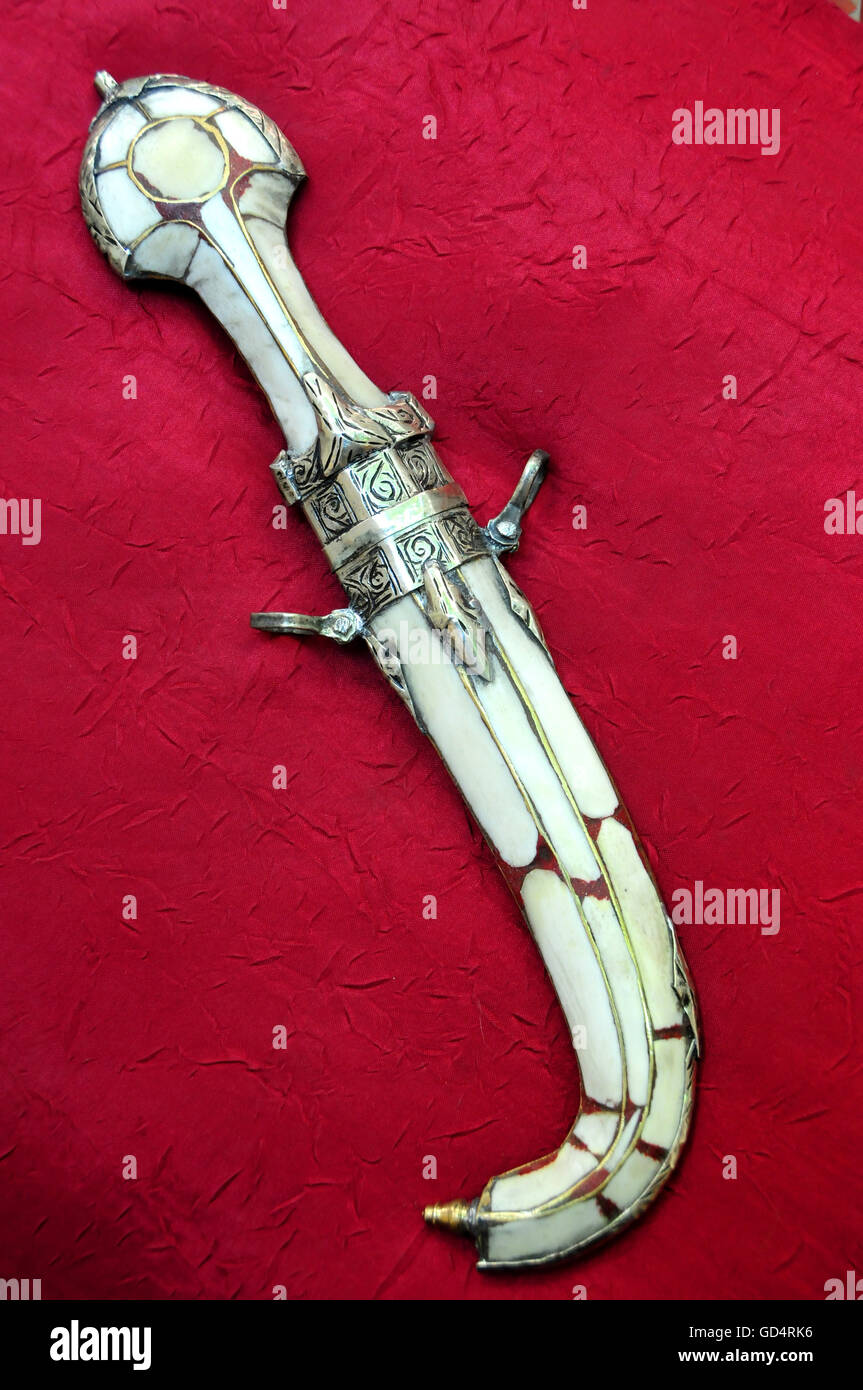 Curved daggers hi-res stock photography and images - Alamy