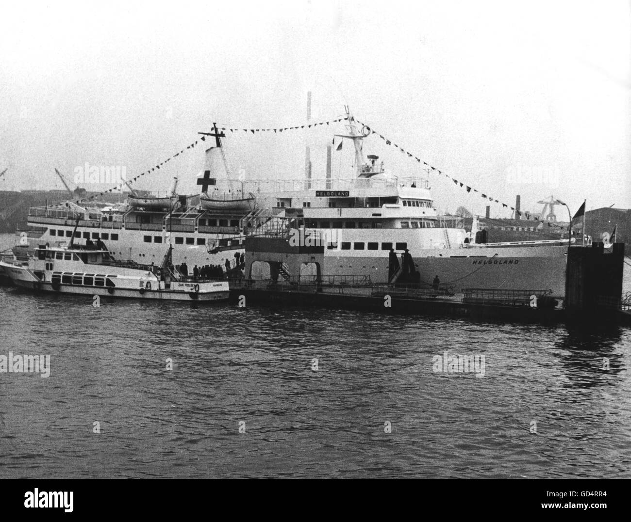 Vietnam War 1955 - 1975, humanitarian aid, return of the hospital ship ...