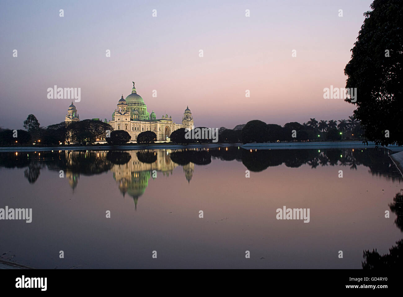 Victoria Memorial at sunset Stock Photo - Alamy