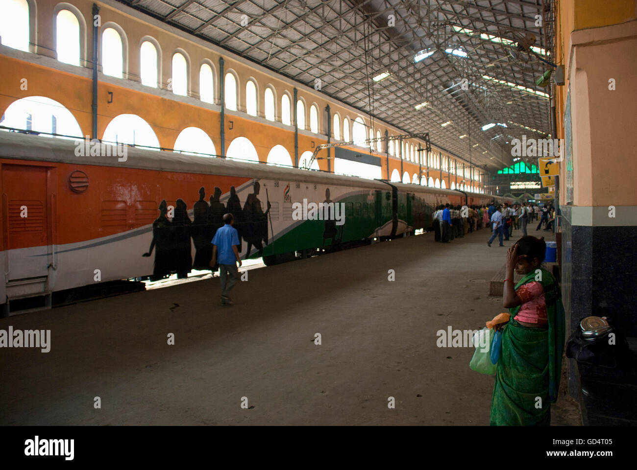 Sealdah railway station hi-res stock photography and images - Alamy
