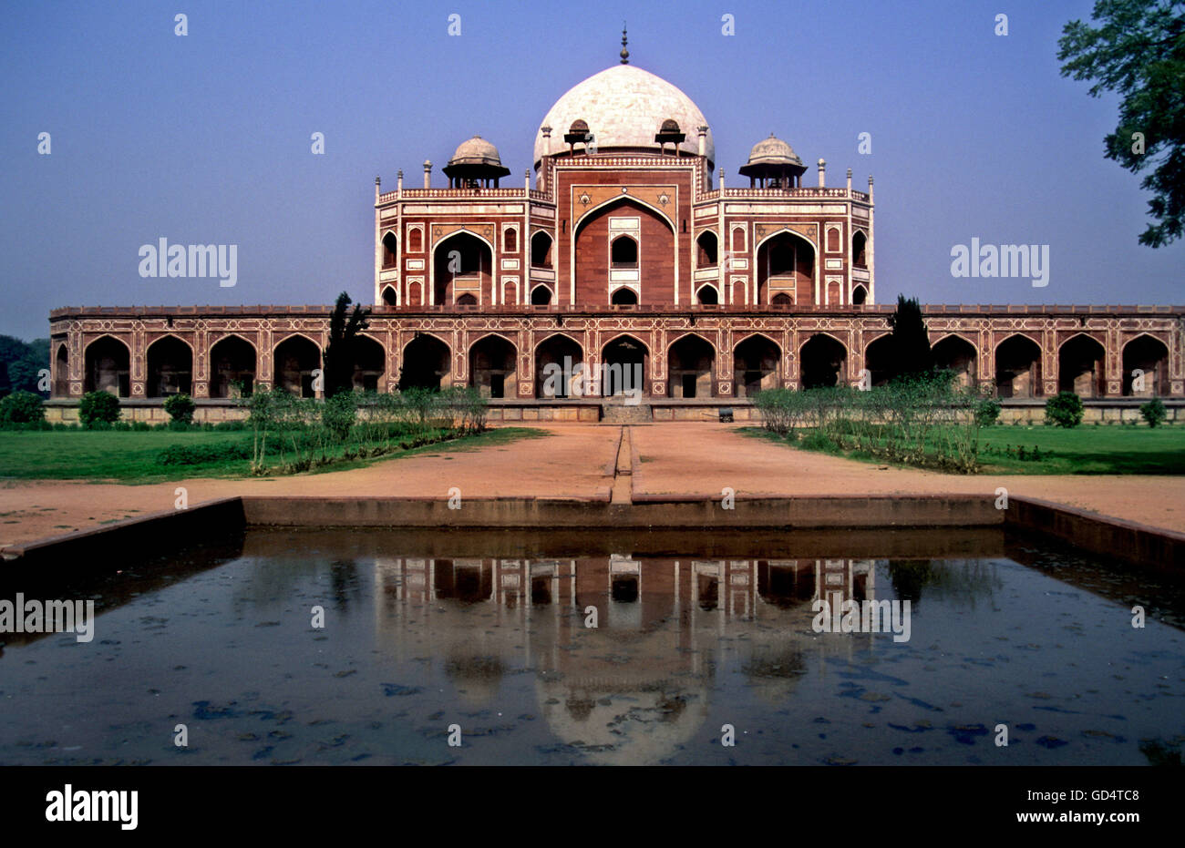Humayun tomb reflection water hi-res stock photography and images - Alamy