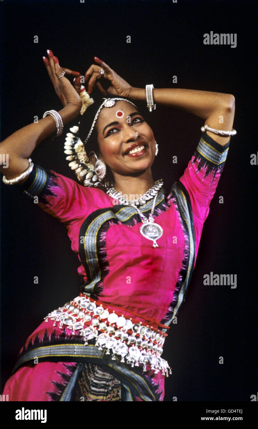 Odissi dancer hi-res stock photography and images - Alamy