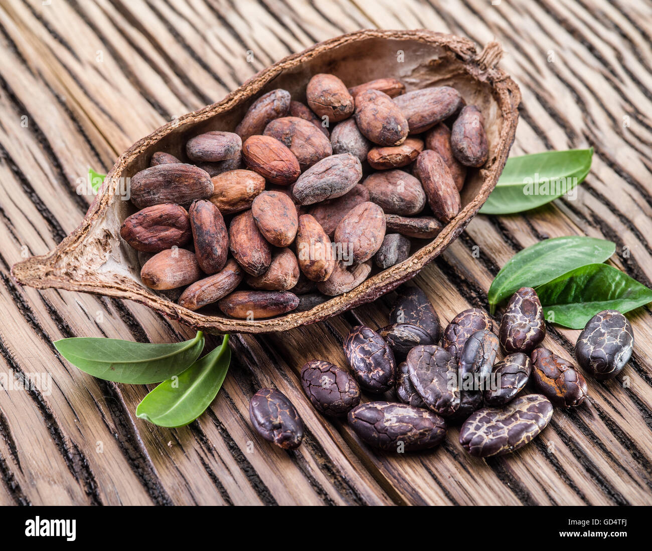 Cocoa pod and cacao beans on the wooden table Stock Photo - Alamy