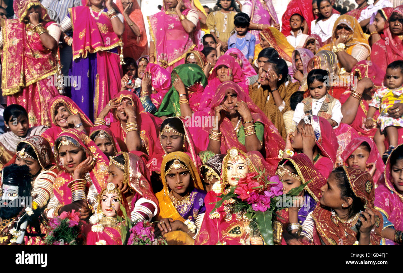 Women and children with Gangaur Stock Photo - Alamy