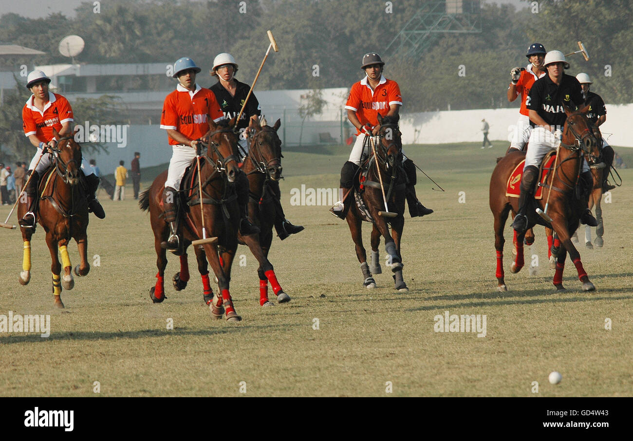 Polo players in action Stock Photo - Alamy