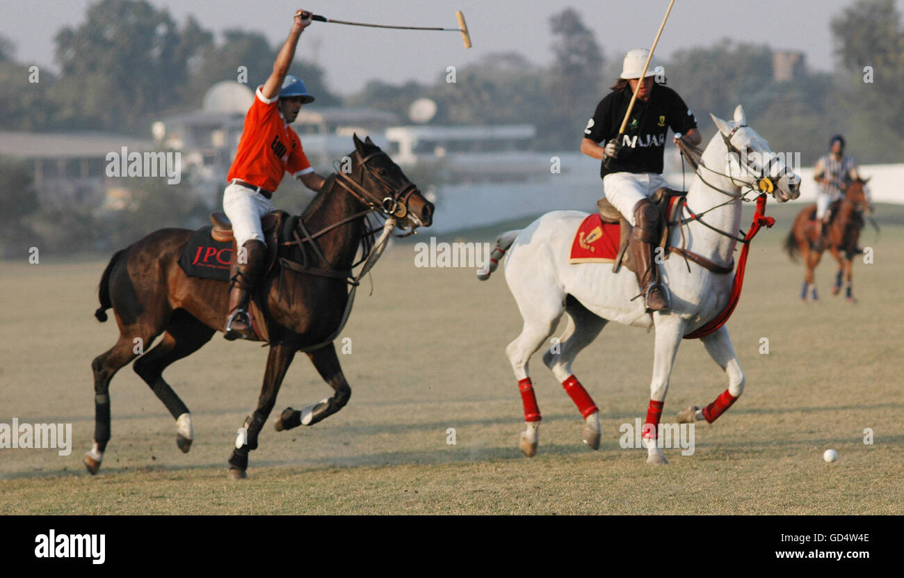 Polo players in action Stock Photo - Alamy