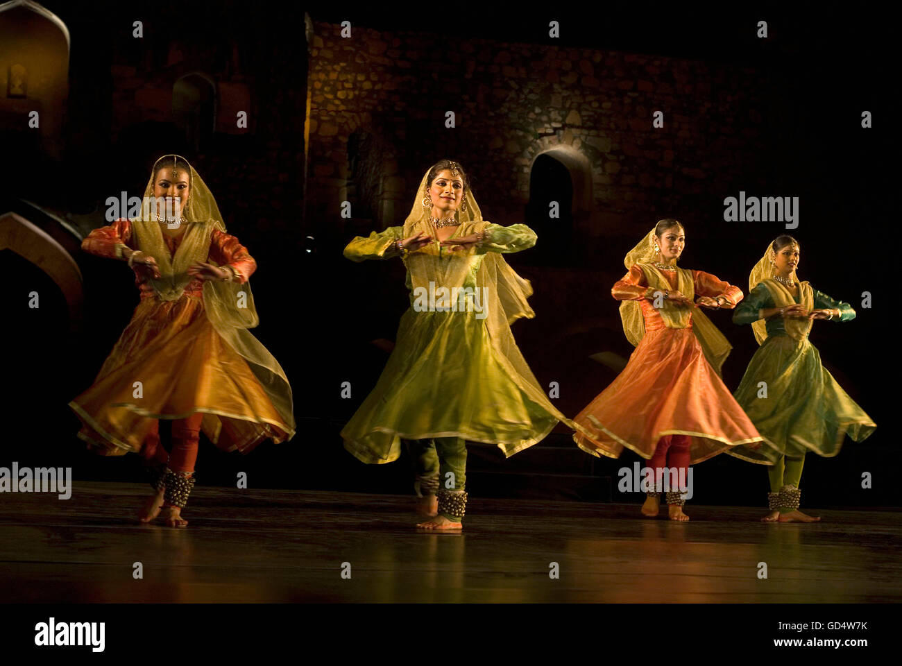 Kathak dance hi-res stock photography and images - Alamy