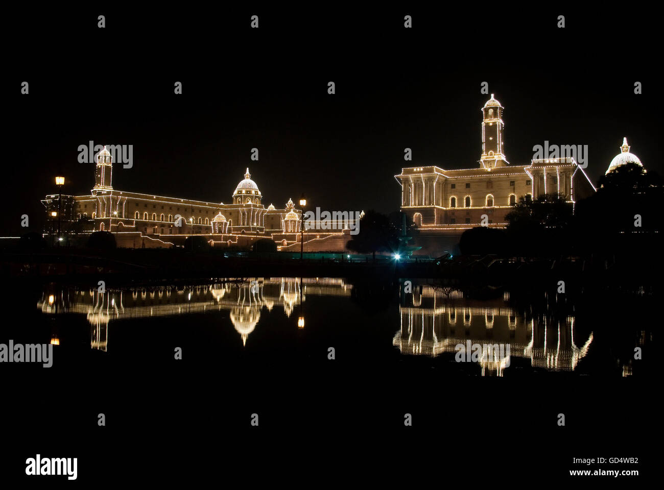 Illuminated secretariat building Stock Photo - Alamy