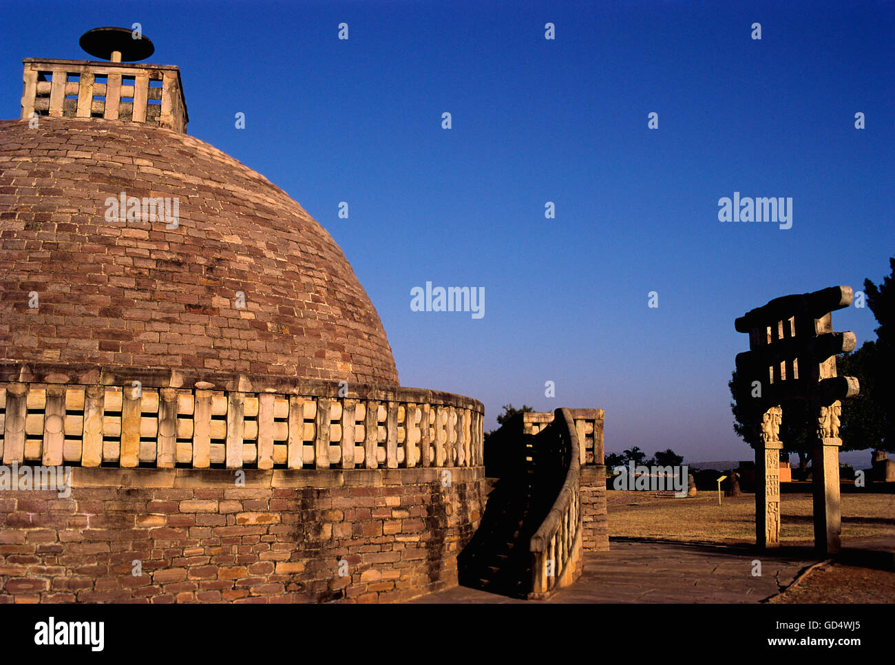 Stupa gate sanchi india hi-res stock photography and images - Alamy