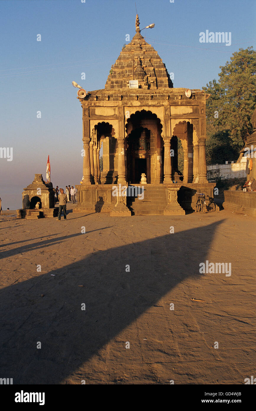 Maheshwar ghat hi-res stock photography and images - Alamy