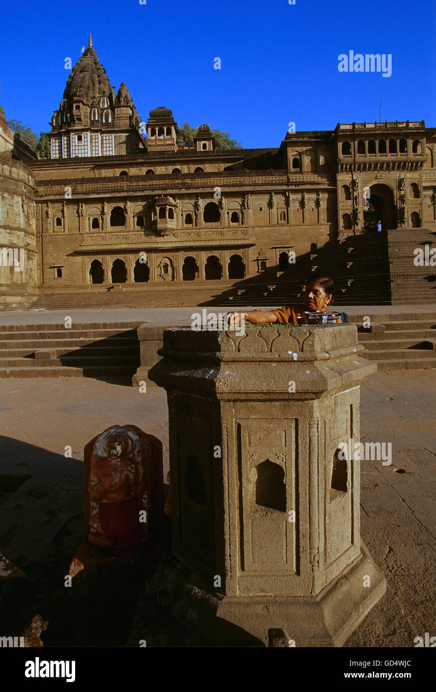Maheshwar ghat hi-res stock photography and images - Alamy