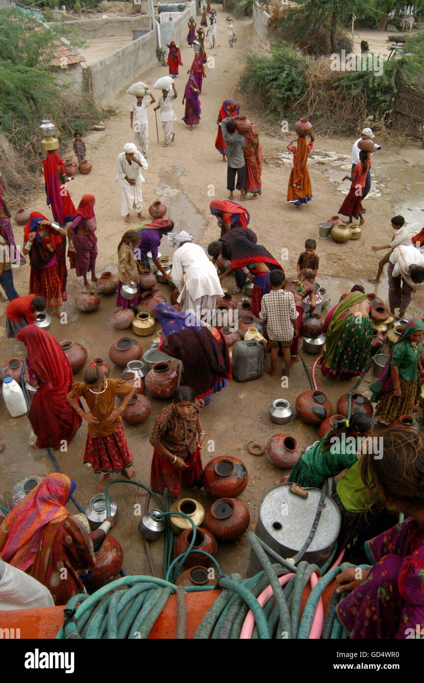 Villagers collecting water from a tanker Stock Photo - Alamy