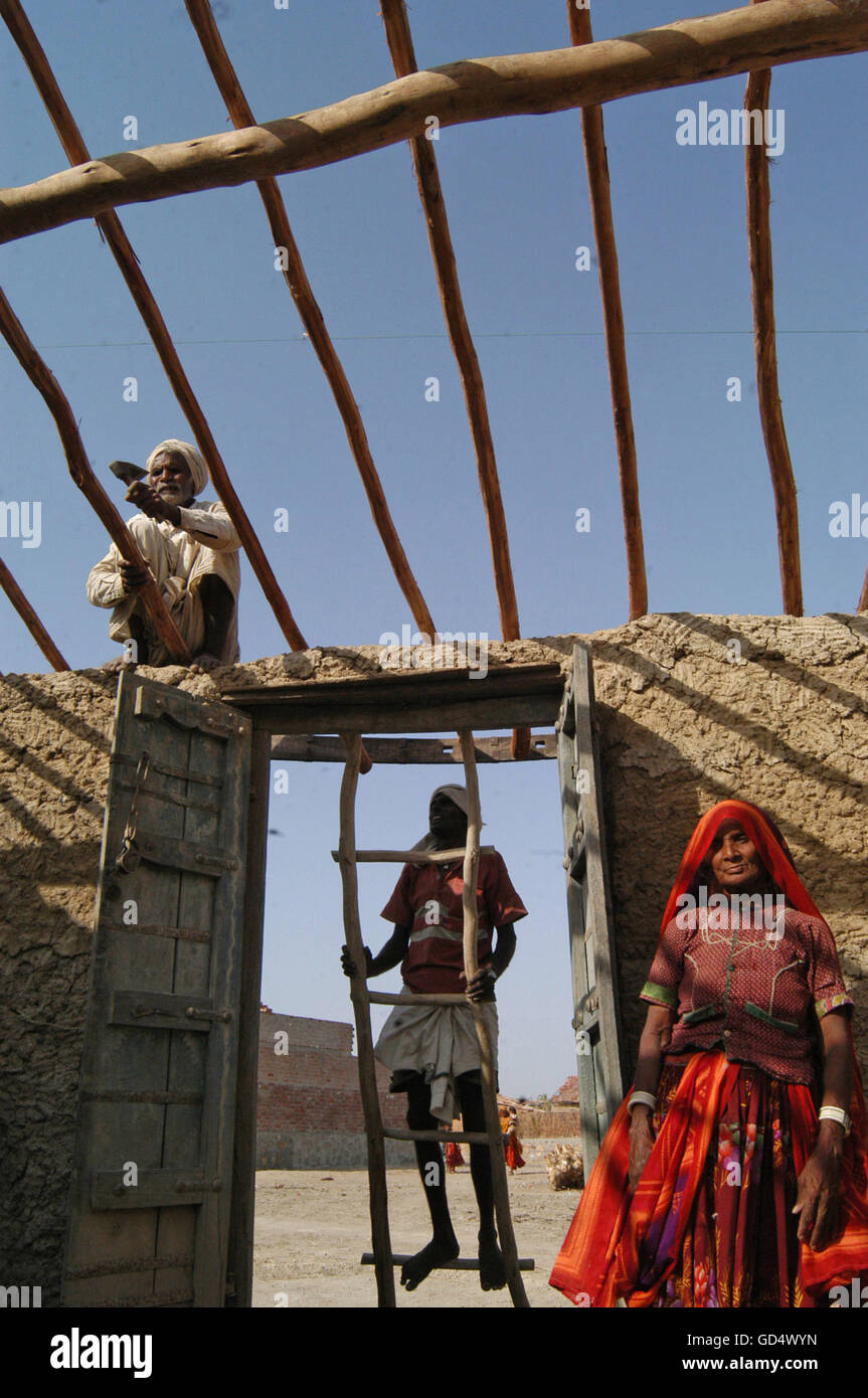 Workers building a hut Stock Photo - Alamy