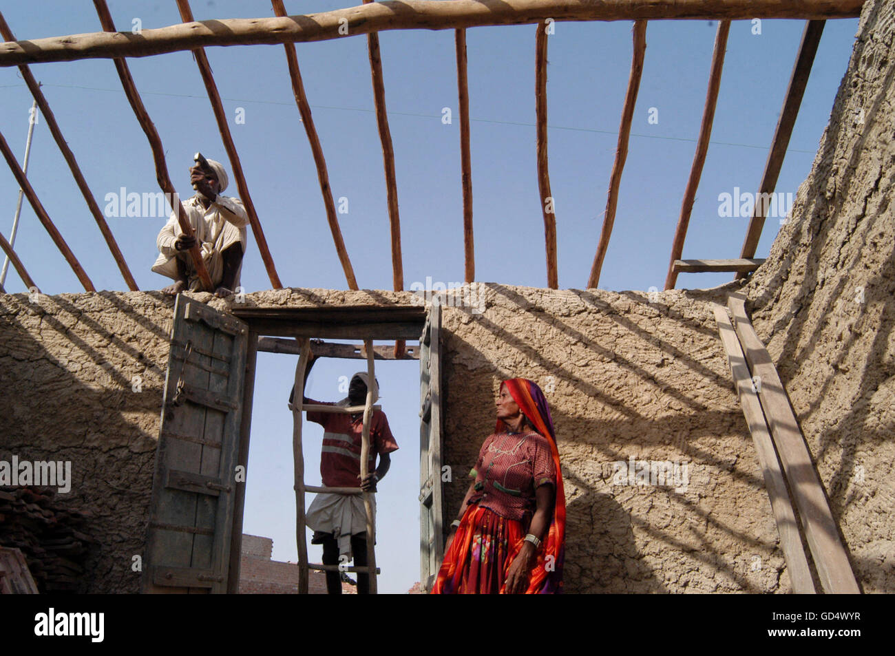 Workers building a hut Stock Photo - Alamy