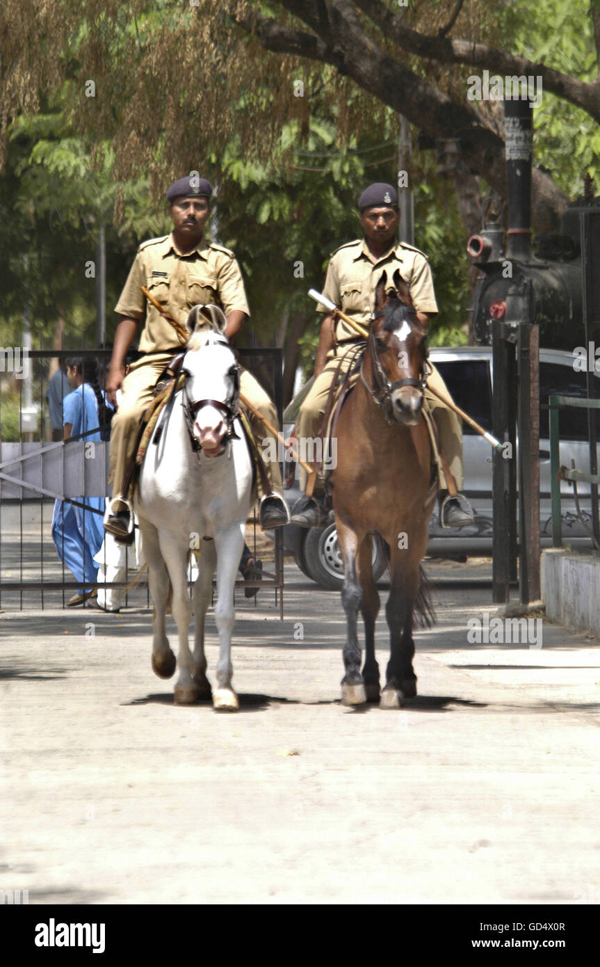 India police patrolling hi-res stock photography and images - Alamy