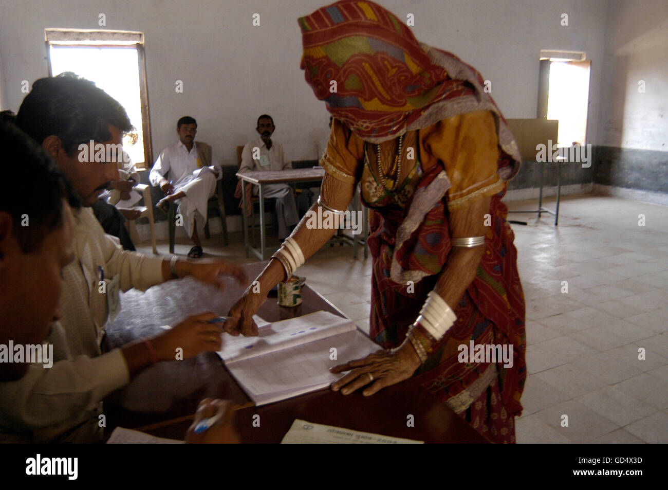 India voting hi-res stock photography and images - Alamy
