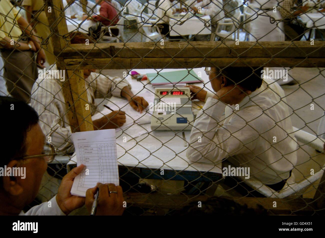 Electronic voting machine india hi-res stock photography and images - Alamy