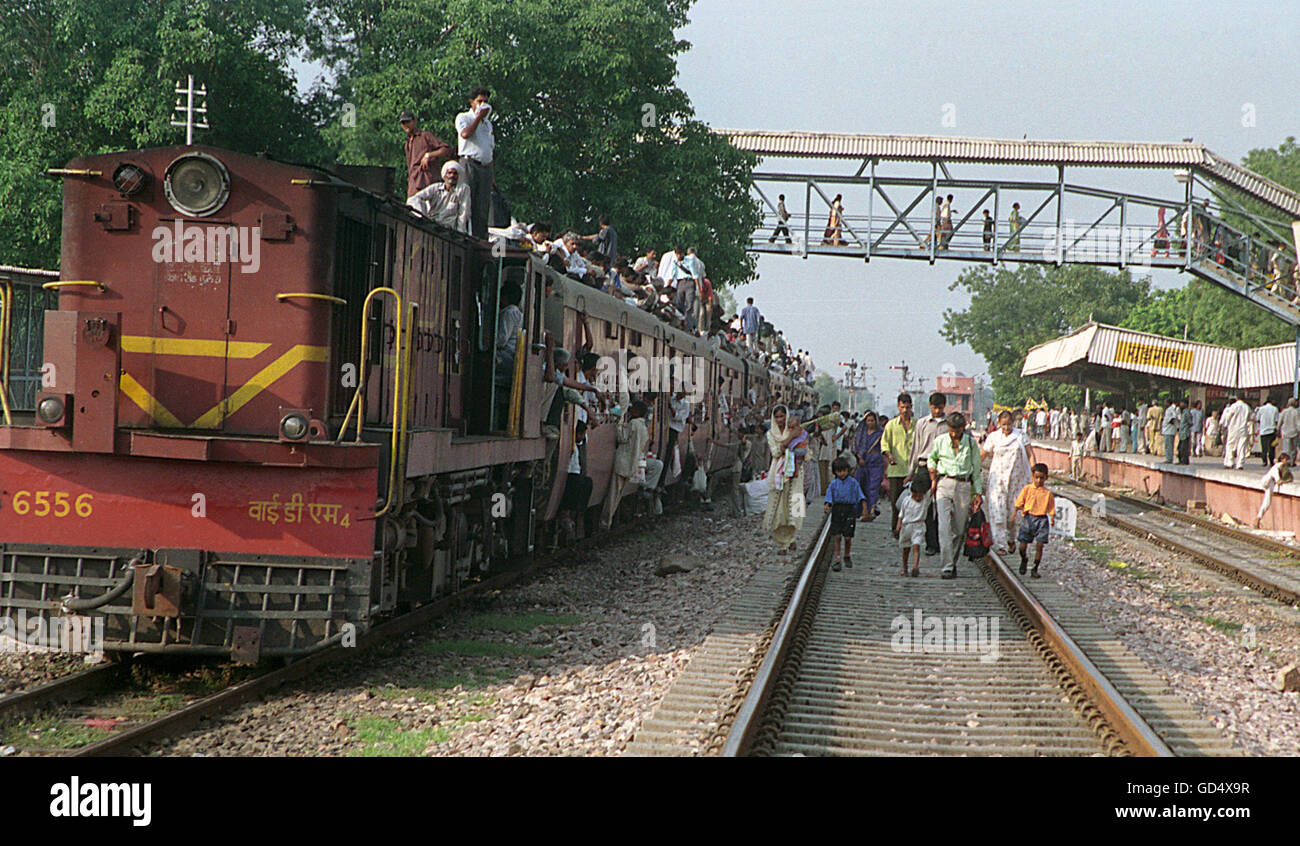 Haryana local train hi-res stock photography and images - Alamy