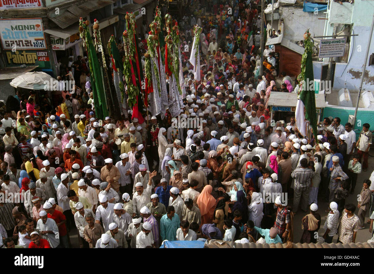 Muslims celebrating the hi-res stock photography and images - Alamy