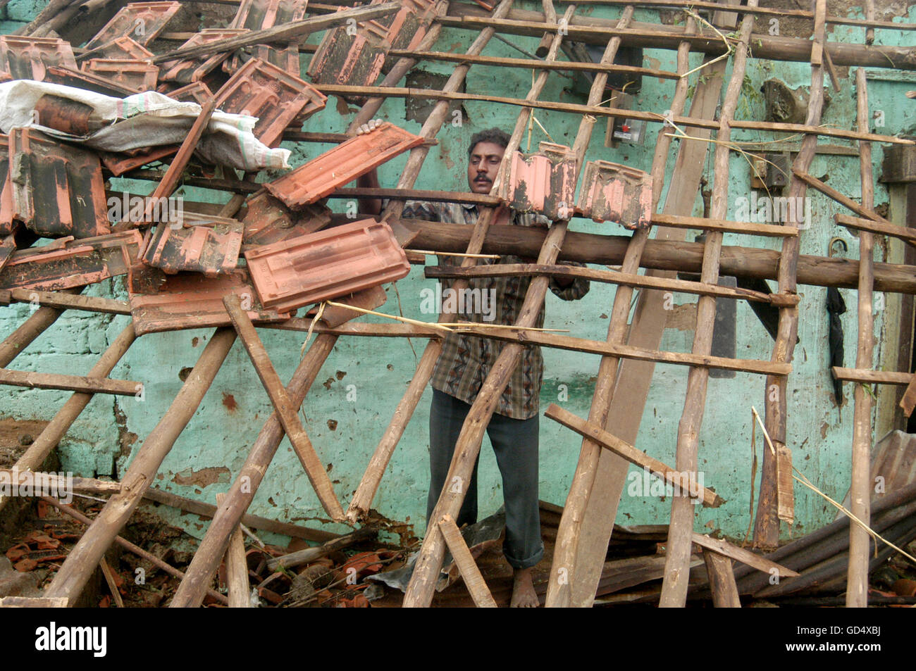 Poor man house hi-res stock photography and images - Alamy