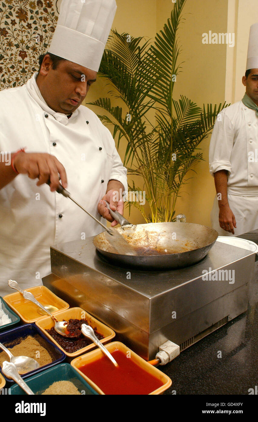 Cooking vessels hi-res stock photography and images - Alamy