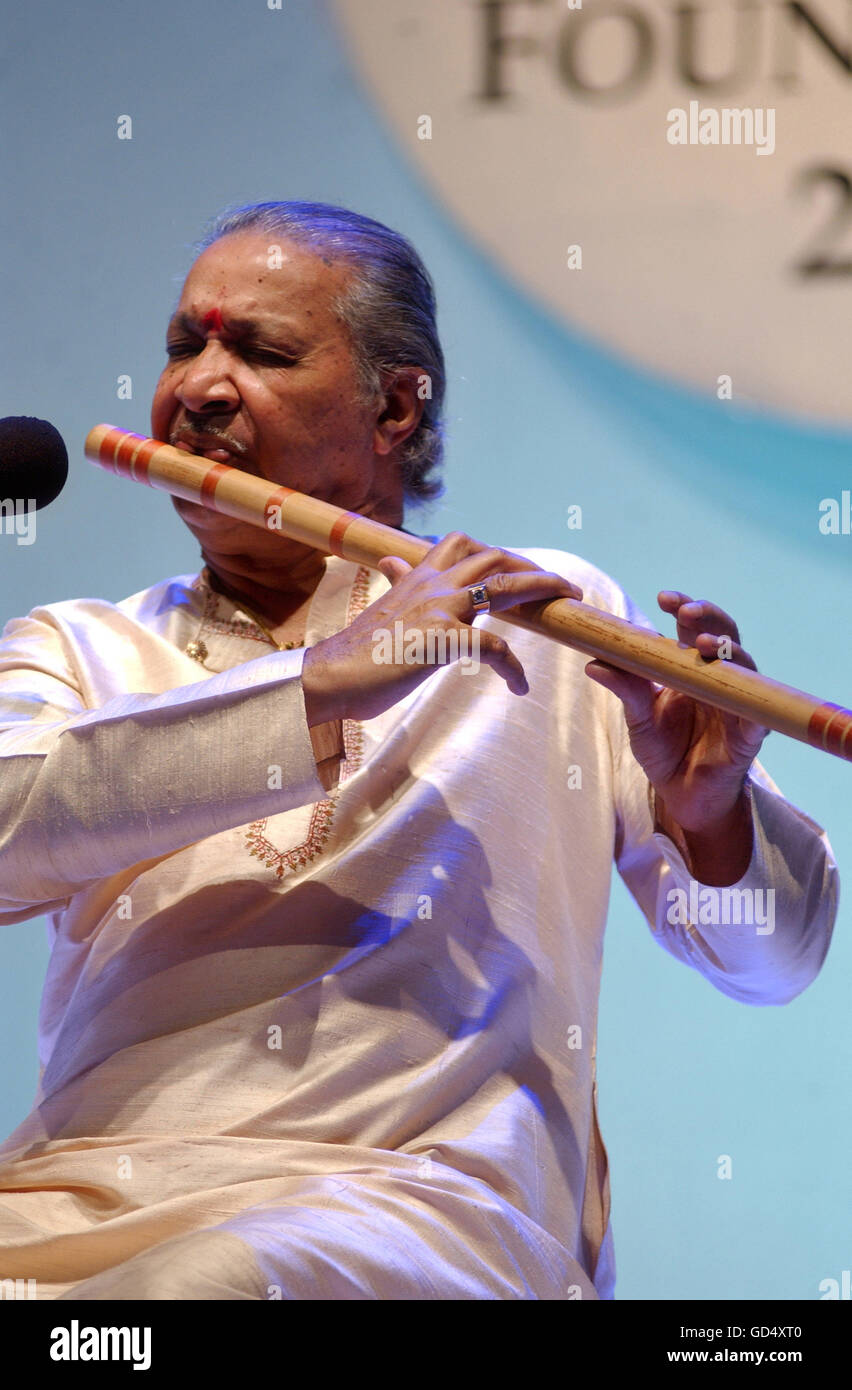 Pandit Hari Prasad Chaurasia Stock Photo - Alamy
