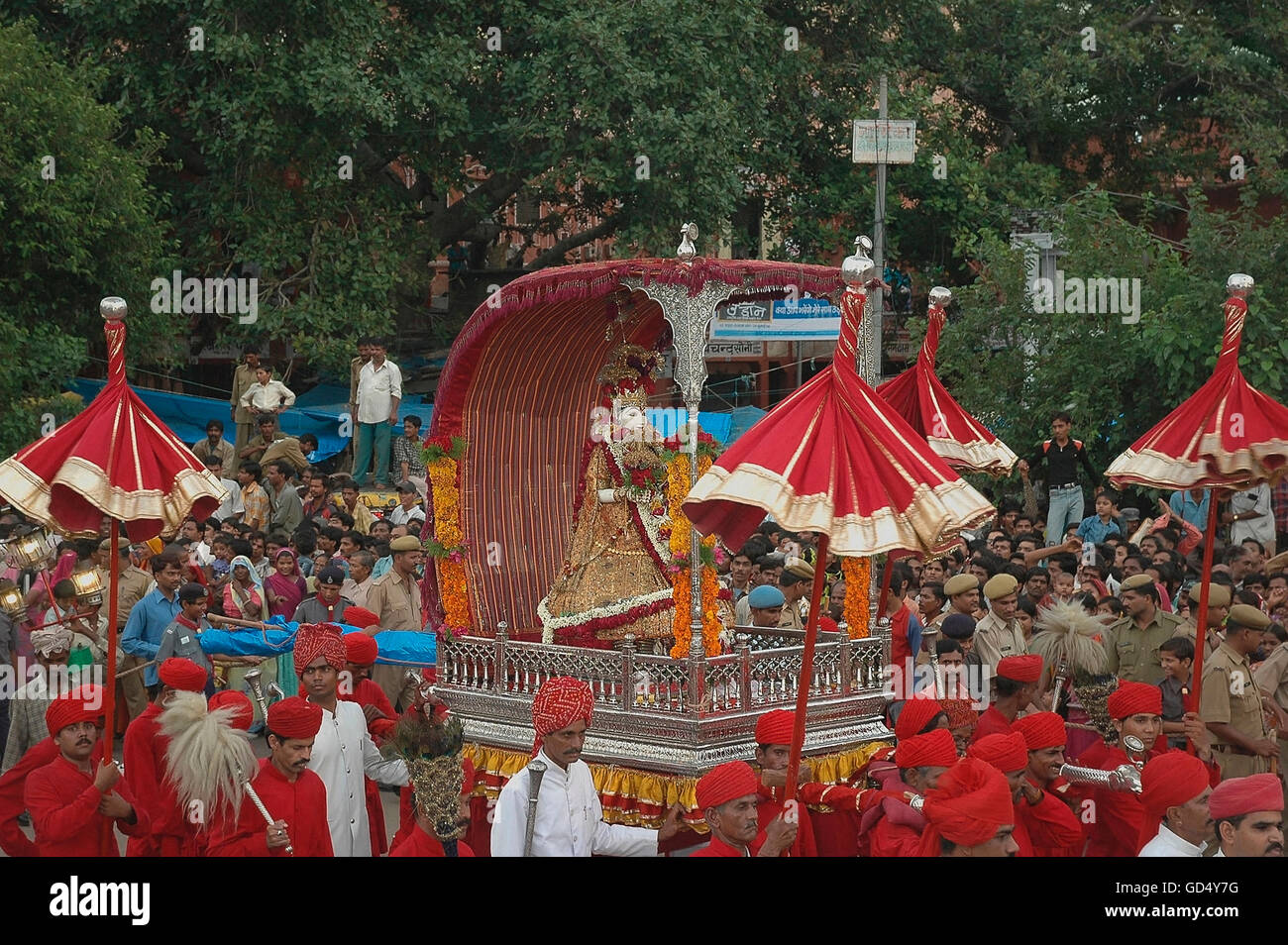 Cavalcade procession hi-res stock photography and images - Alamy