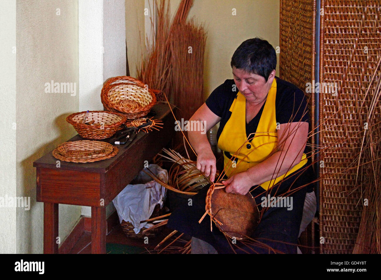 Basket maker people hi-res stock photography and images - Alamy