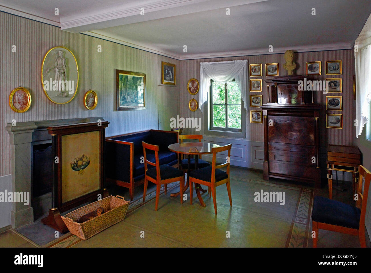 Chambermaid hi-res stock photography and images - Alamy
