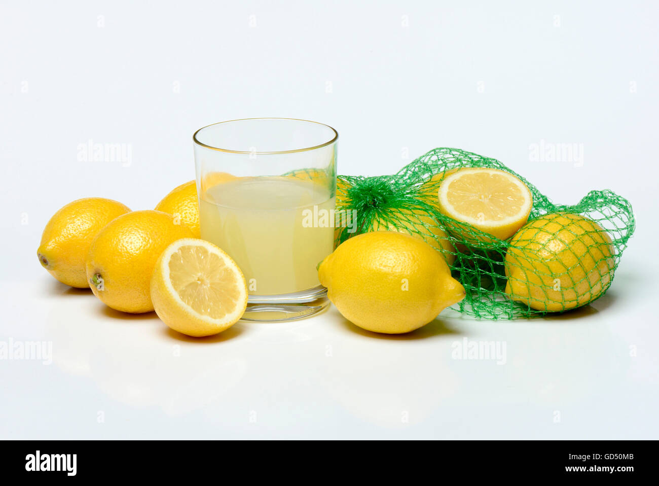 Zitronen hi-res stock photography and images - Alamy