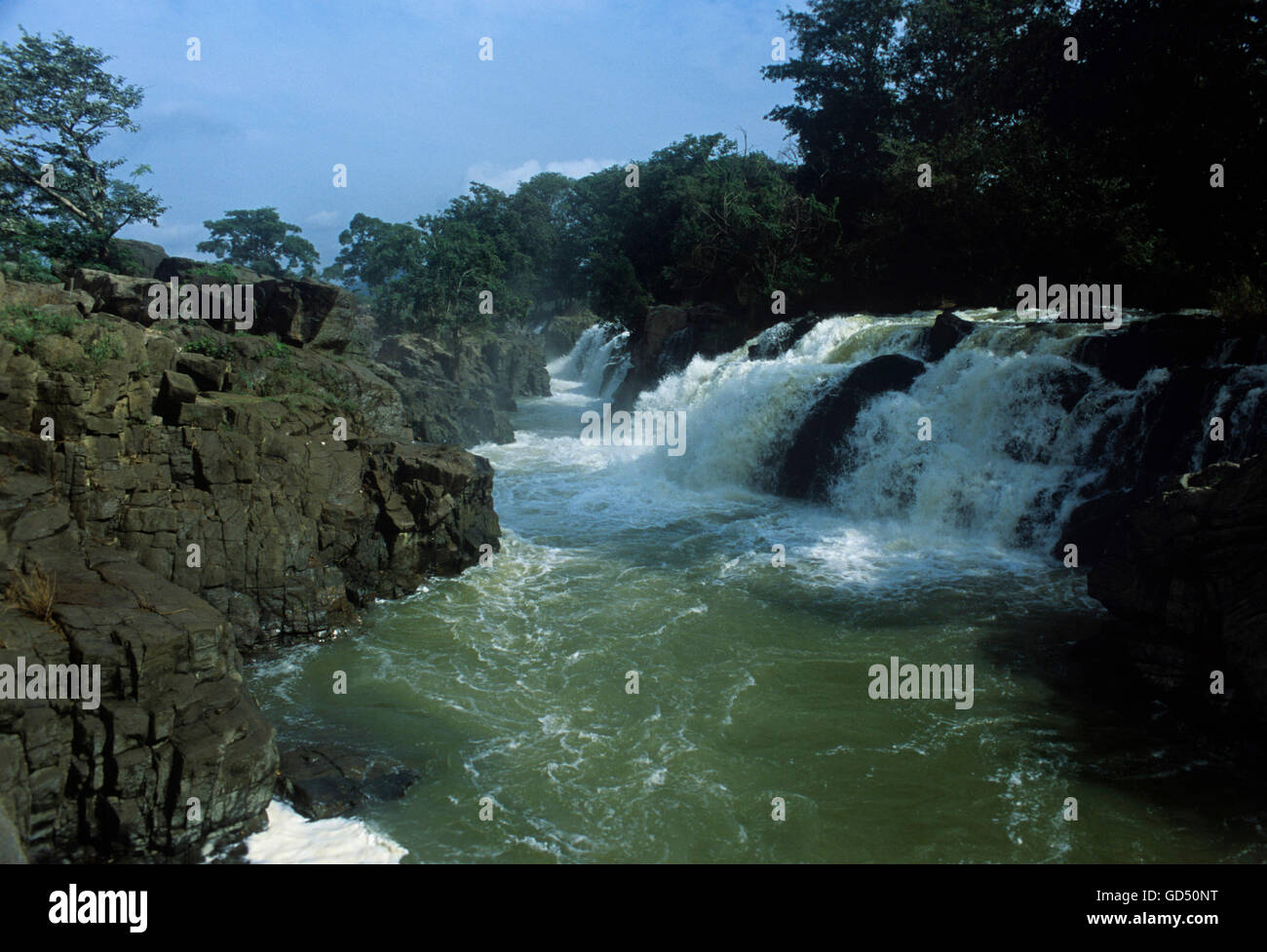 Hogenakkal water falls hi-res stock photography and images - Alamy