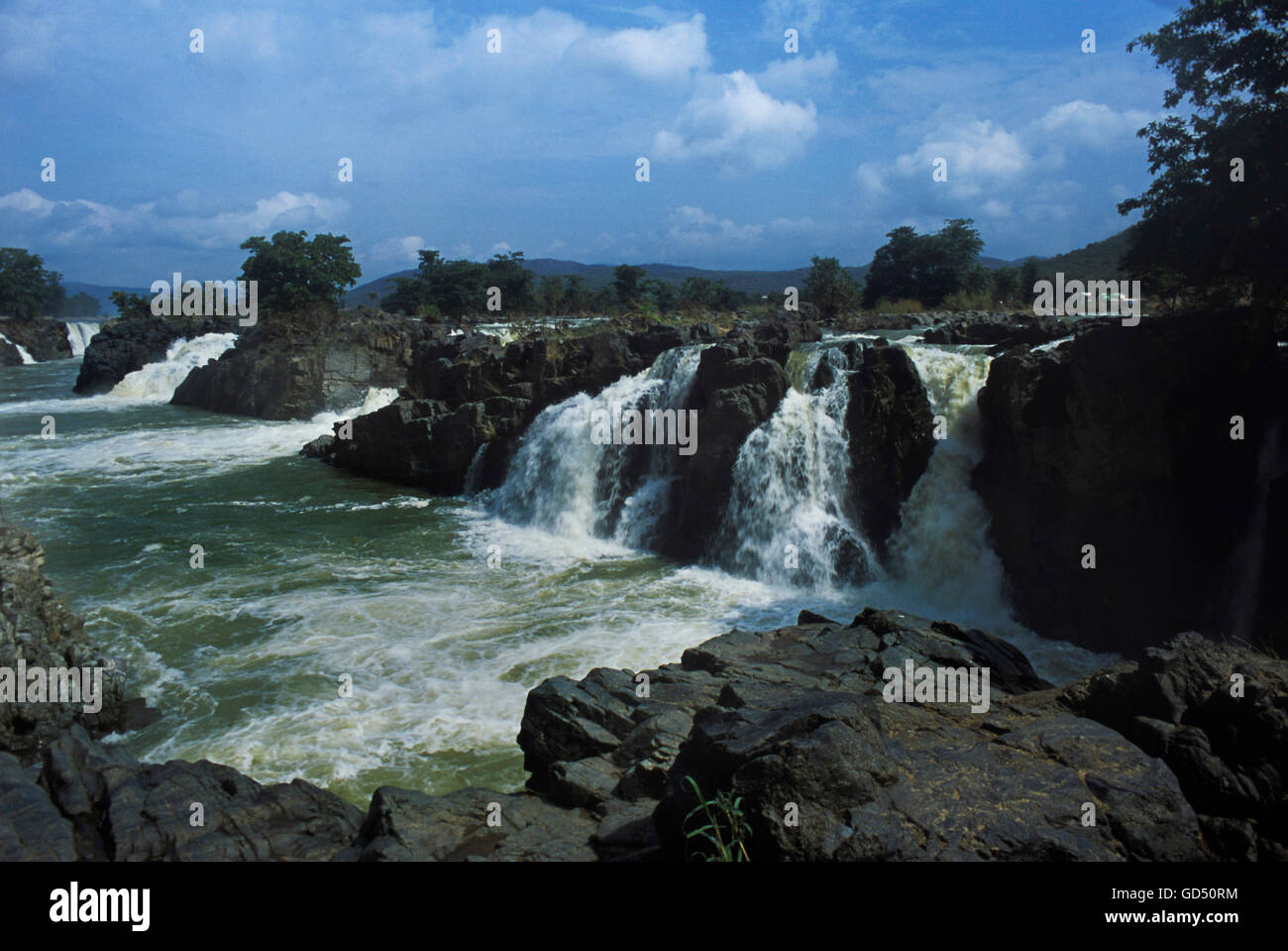 Hogenakkal falls tamil nadu hi-res stock photography and images - Alamy