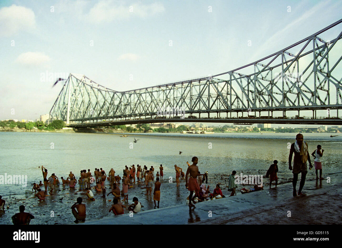 Bathing ghat bridge calcutta west hi-res stock photography and images ...