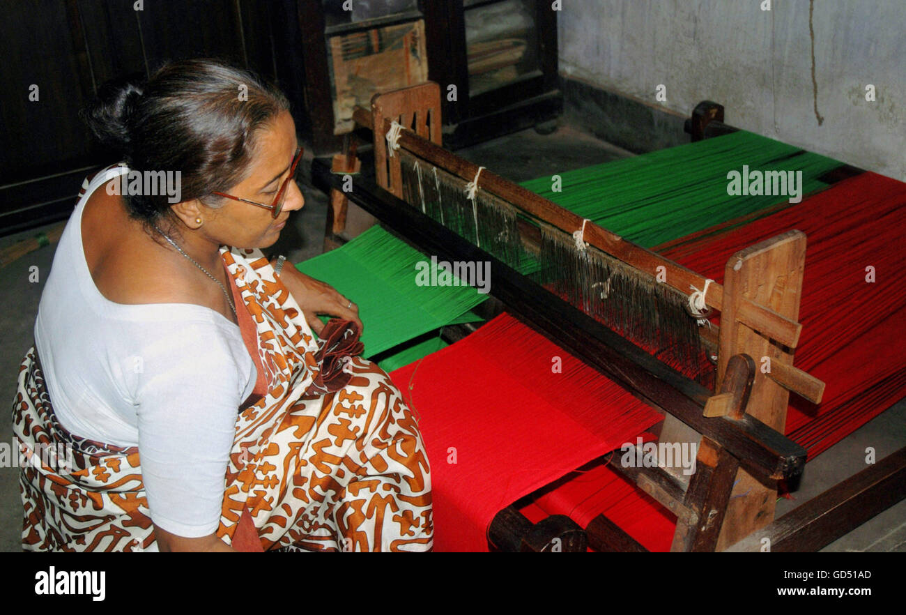 Lady weaver hi-res stock photography and images - Alamy