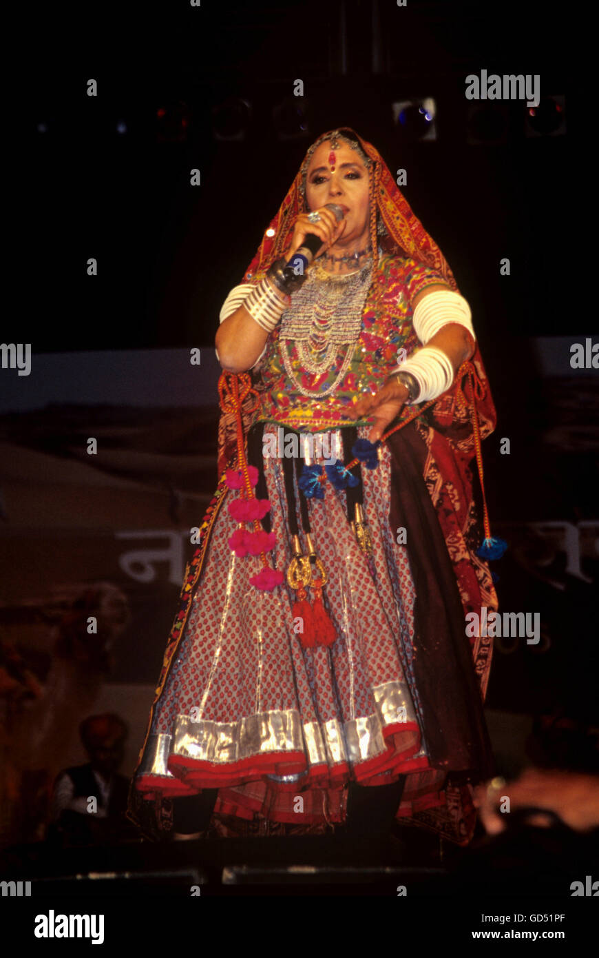 Ila Arun dancing at Nagaur Festival Stock Photo - Alamy