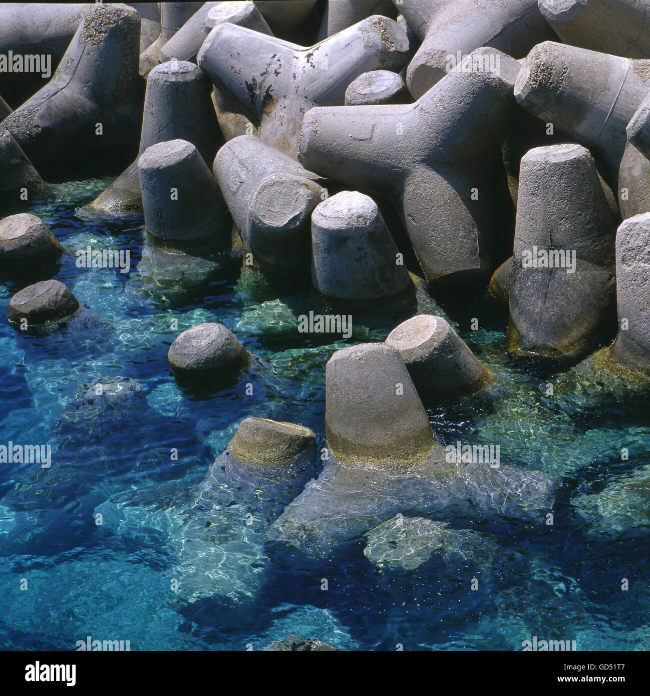 Wellenbrecher, Tetrapoden bei Leuca, Apulien, Italien Stock Photo - Alamy