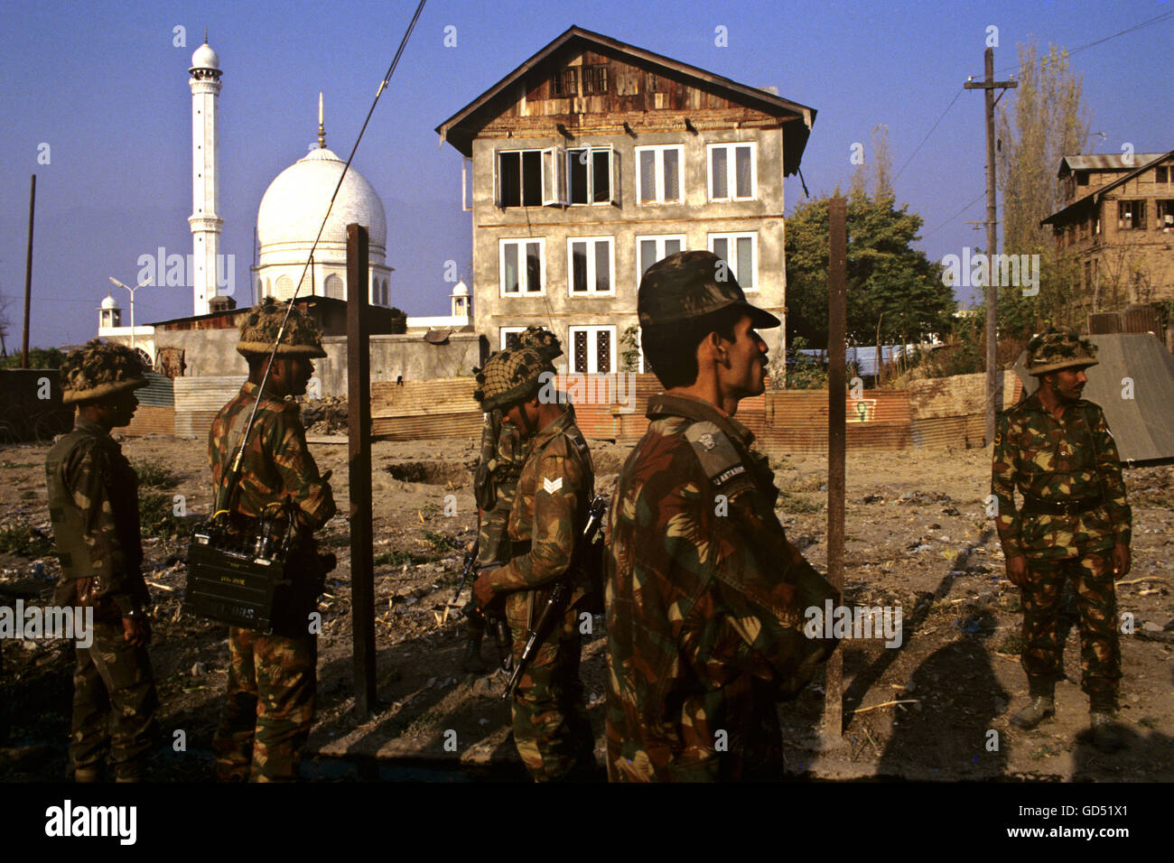 Patrolling soldiers hi-res stock photography and images - Alamy